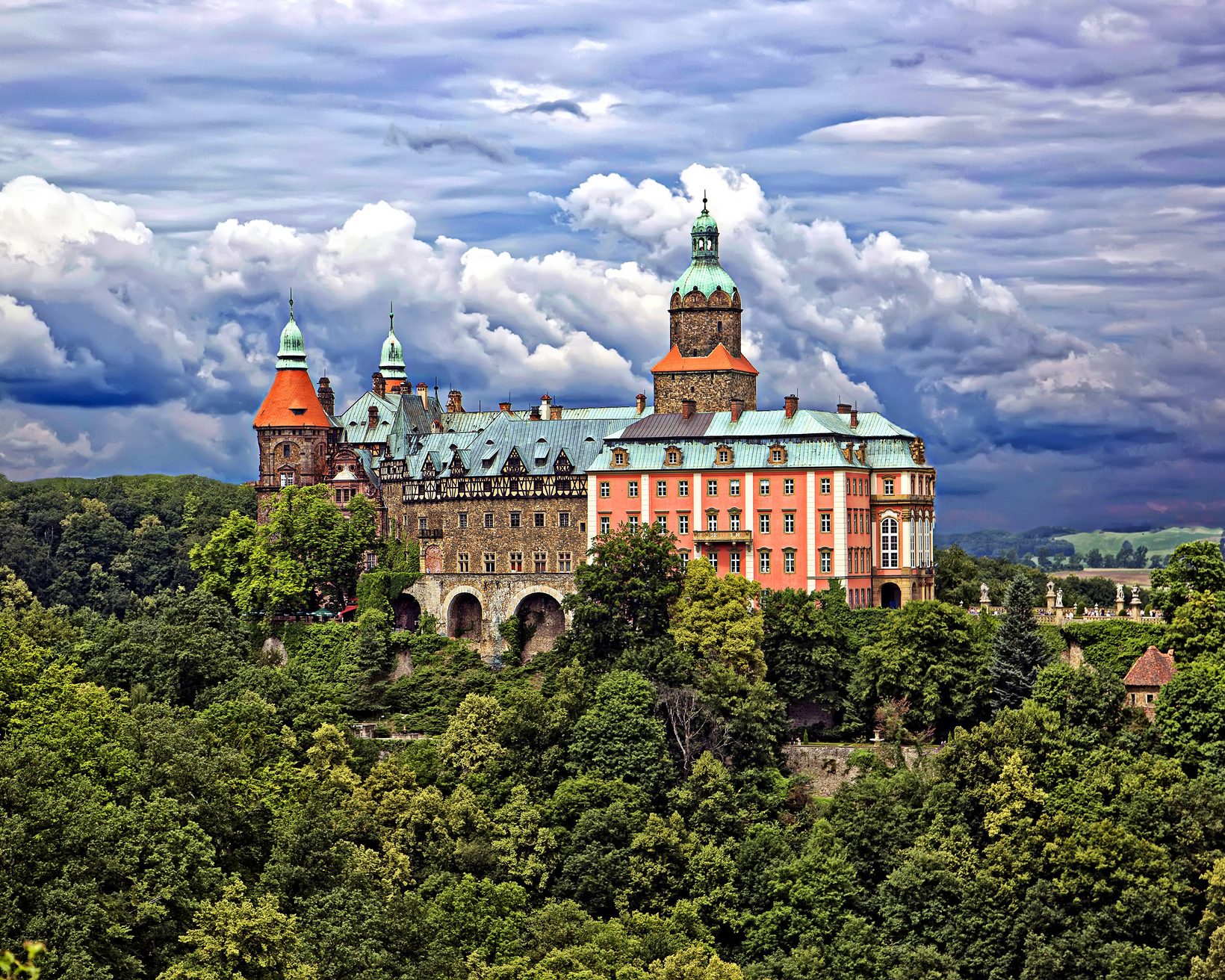 10 najpiękniejszych zamków w Polsce i ich sekrety 10 najpiękniejszych zamków w Polsce i ich sekrety